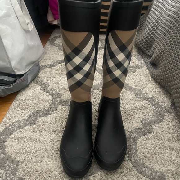 Burberry | Shoes | Burberry Rainboots Womens Clemence Signature Check ...